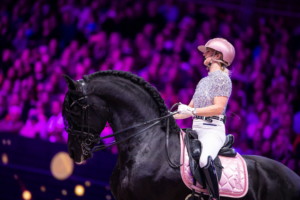 Indoor Friesland: Friese paarden dansen in Leeuwarden - KFPS