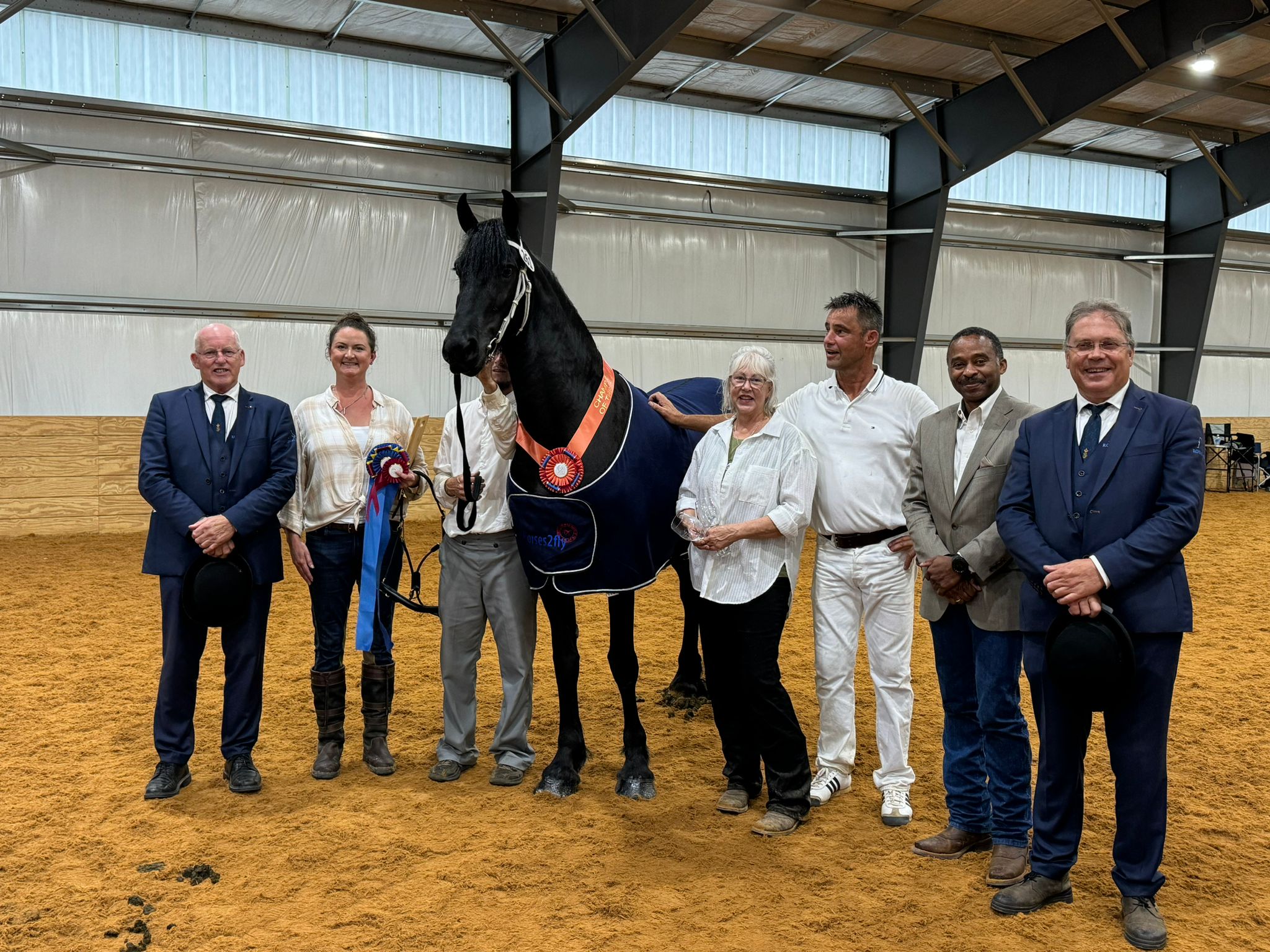 Keuren in de VS: Roxanne (Julius 486) Ster en kampioen - KFPS